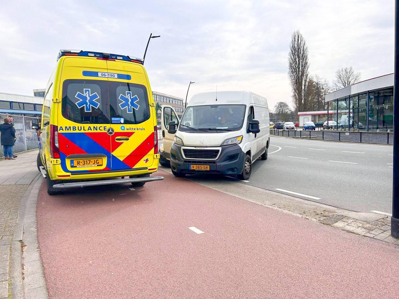 Ongeluk tussen een bestelbus en een auto op de Westeinde - Harderwijksezaken.nl